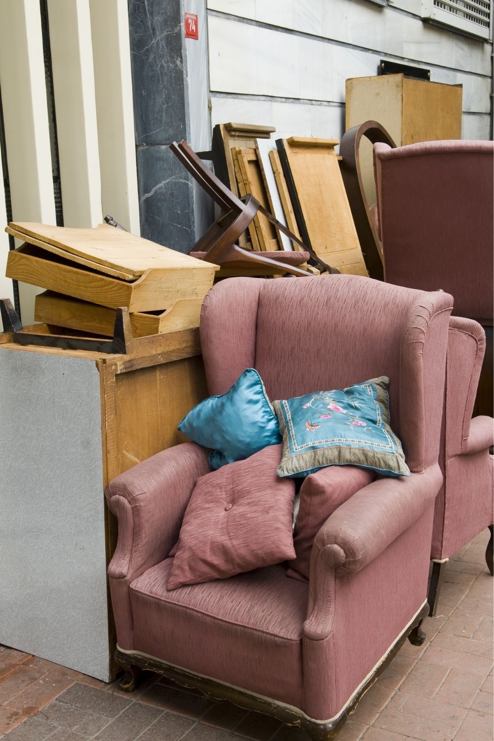 12 Decluttering Tips For Hoarders - How To Move Forward Effectively