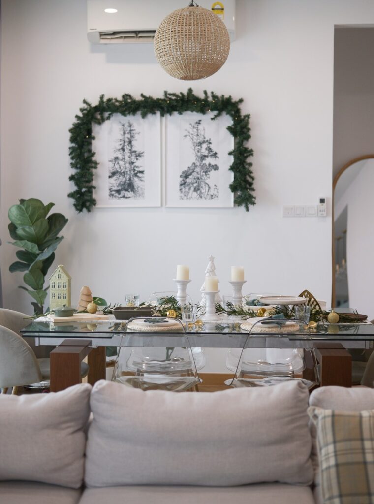 A Simple & Minimal White, Gold & Green Christmas Table Setting